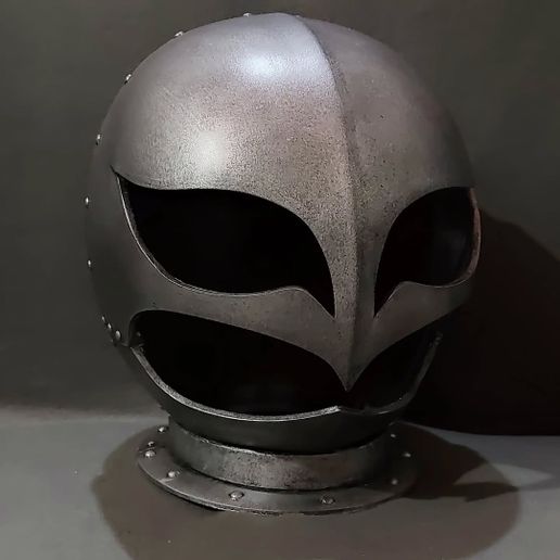 🪖 Berserk Griffith Prisoner Helmet for Cosplay・3D Print with the Ender ...