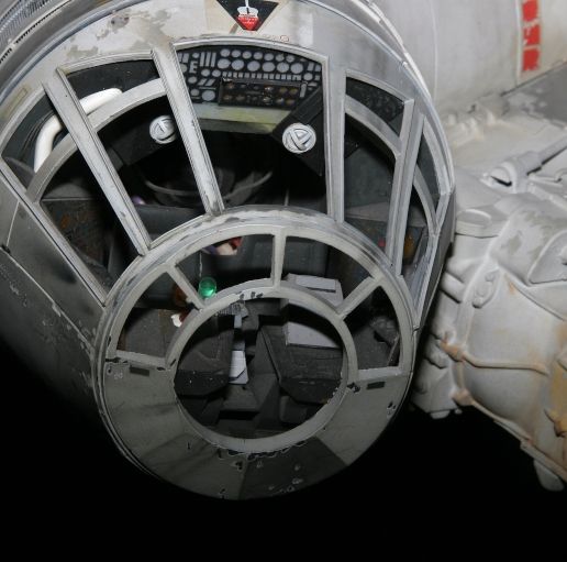5' Studio Scale Millennium Falcon cockpit cone and interior・Free 3D ...