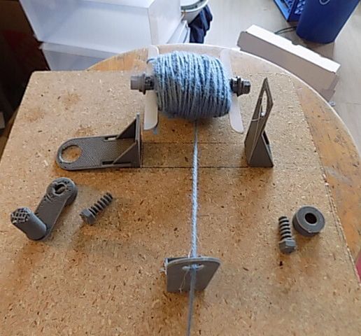 🧶 simple yarn winder and dispinser・Free STL File for ・Cults