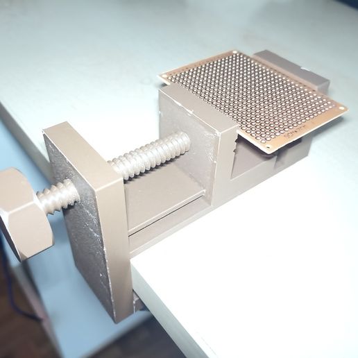 🗜️ PCB Clamp・Free 3D File for ・Cults