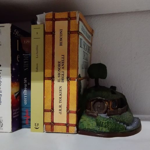📚 Hobbit-hole book holder・ STL File for 3D printing・Cults