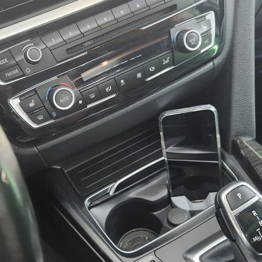STL file BMW Iphone14 3 Series, 330, 340, 320 F30 2012-2018 Holder ...
