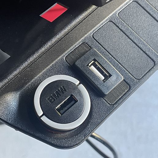💾 BMW E36 panel de la consola central para la toma USB・Archivo STL ...