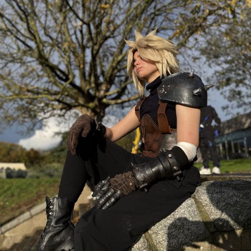 cloud strife cosplay