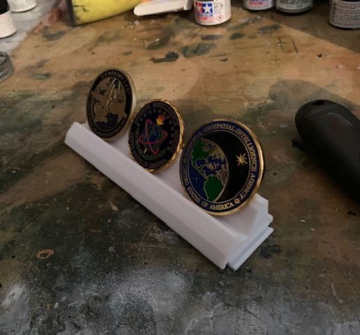 🪙 Challenge Coin Holders - Clip together・ STL File for 3D printing・Cults