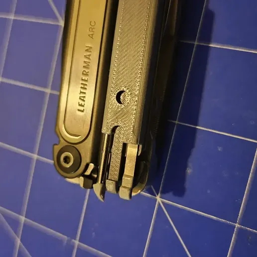 🦷 Leatherman Arc accessory holder (toothpick tweezer and pen)・ STL File ...
