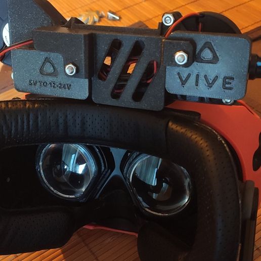 STL file HTC Vive Fan Stand 📱 ・Model to download and 3D print・Cults