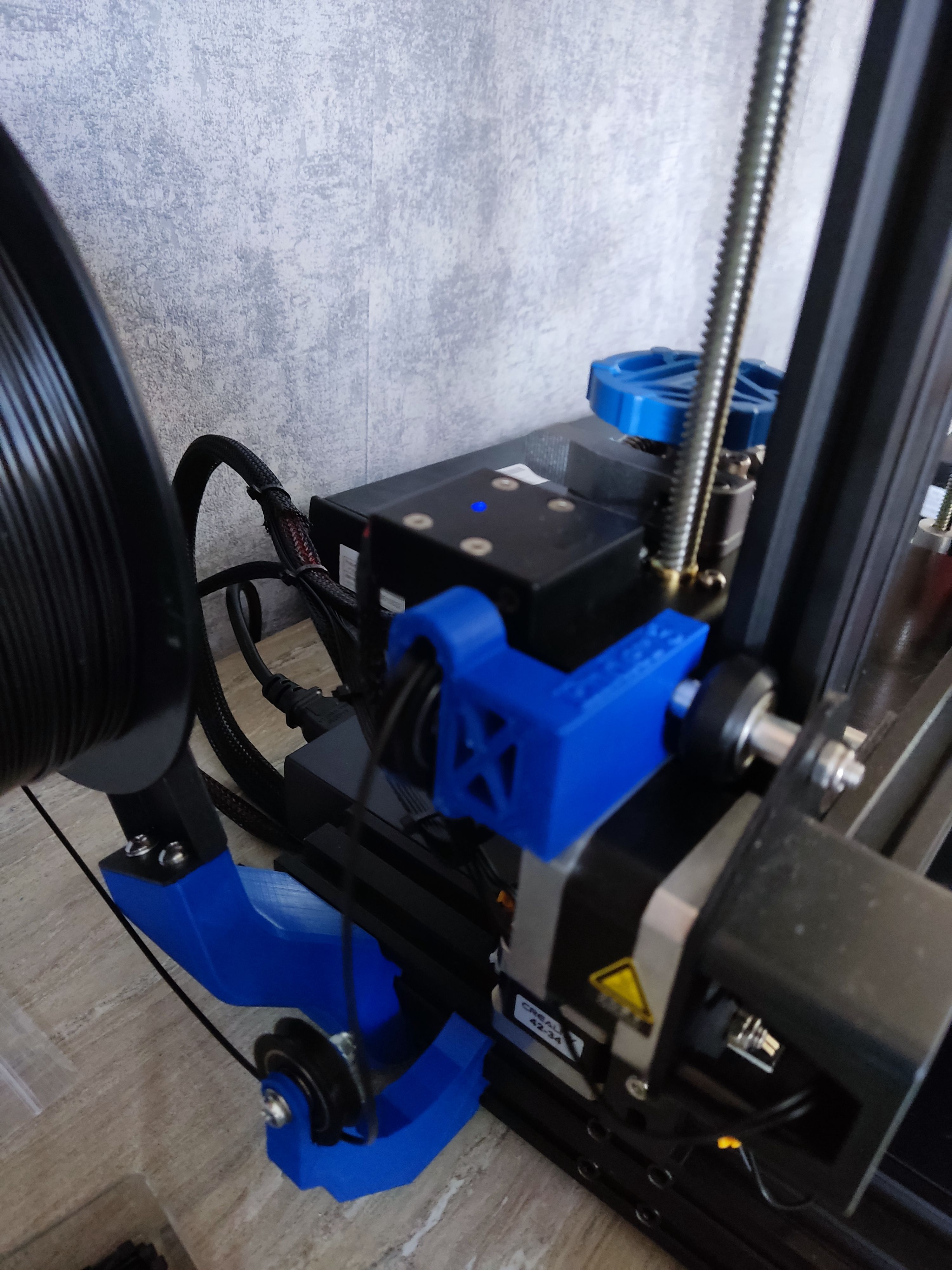 Free STL file filament guide wheel for the new design runout sensor bracket ender 3 v2・3D ...