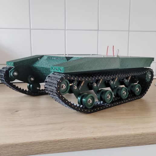 🪖 Fully 3D Printed RC Tank - Tracked Robot Platform・3D Print・Cults