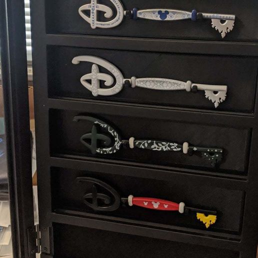 🔑 Disney Store Key Holder for Studio Décor Coin Display Case・Free STL ...