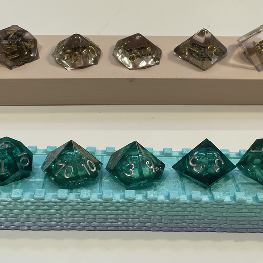 🎲 Dice Display (ramparts)・Free STL File for 3D printing・Cults