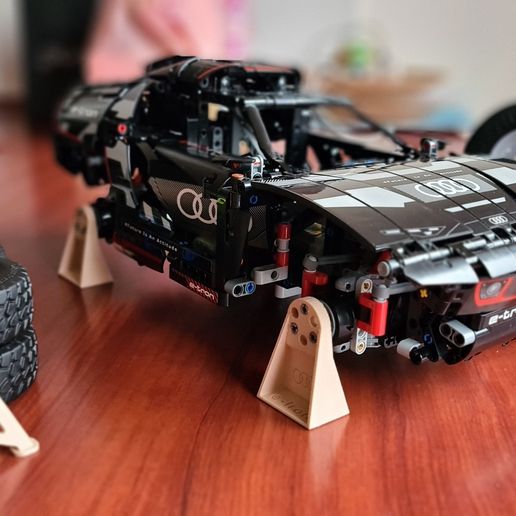 STL file E-tron technic wheel hub support 🛞 ・3D print design to ...