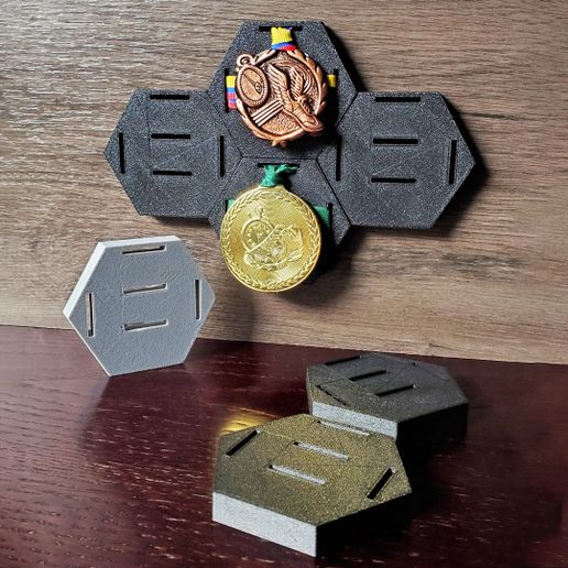 🏅 Modular medal holder・Free STL File for ・Cults