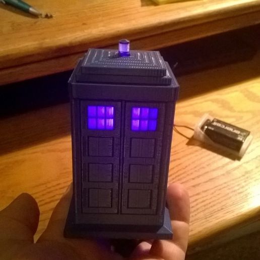 🎲 TARDIS with LED Mount Dual Extrusion Print・Free 3D File for ・Cults