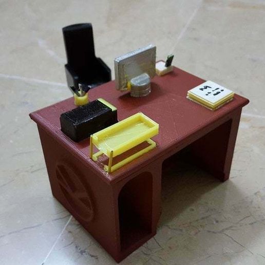 🏢 Office Desk and Chair・Free STL File for ・Cults