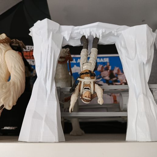 ⭐ Star Wars cave for luke skywalker suspended in empire strikes back ...