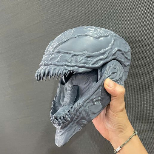 3D printable Venom Shadow Clone in Eddie Brock - Wearable in Hand ...