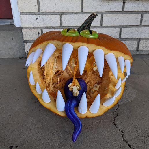 pumpkin with teeth