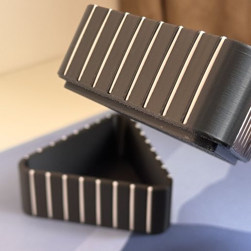 STL file Stackable tray with filament insert (triangle) 🪢 ・3D print ...