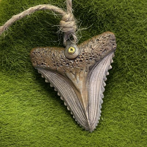 🦈 Shark tooth. Keychain/Amulet・Free STL File for 3D printing・Cults