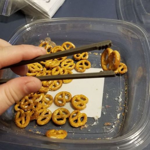 🏠 No-mess Snack grabber (clean snacking tool)・Free STL File for ・Cults