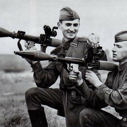 👨 Soviet style grenade man・Free 3D File for ・Cults