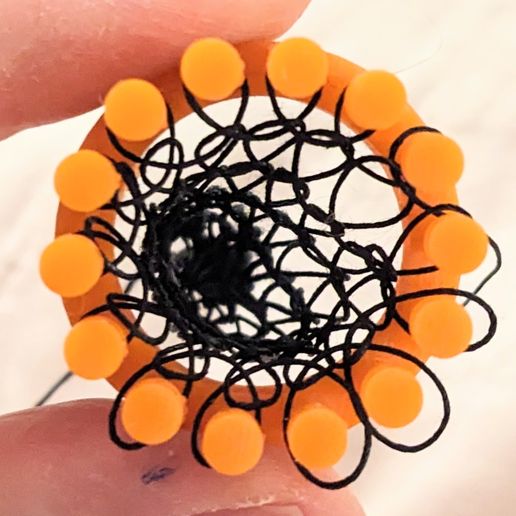 STL file Mini Round Knitting Loom 🧶 ・3D print model to download・Cults