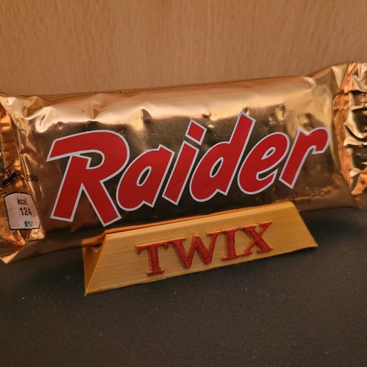 STL file Raider - Twix presentation stand for vintage chocolate bars in ...