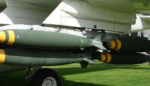 💣 Freewing A-6 Max Bomb Load Ordnance Package w/ Plyon and Ejection ...