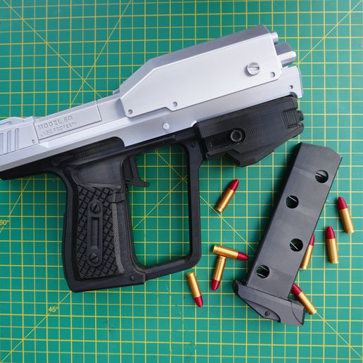 😇 Halo Magnum replica with moving part・Free STL File for 3D printing・Cults