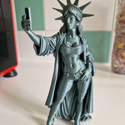 👾 Lady Liberty , Modern Liberty Statue・3D Print with the Creality K1C ...