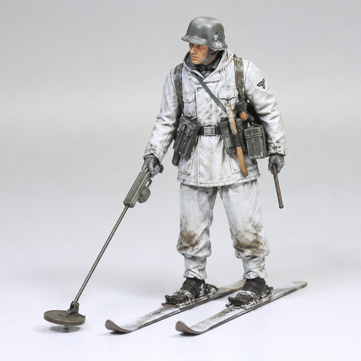 🫡 WWII Winter Mine Detector Soldier on Skis・ STL File for 3D printing・Cults