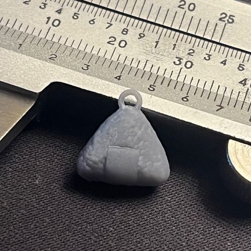 🍣 Onigiri pendant・3D Print with the Anycubic Photon Mono 4 3D printer・Cults