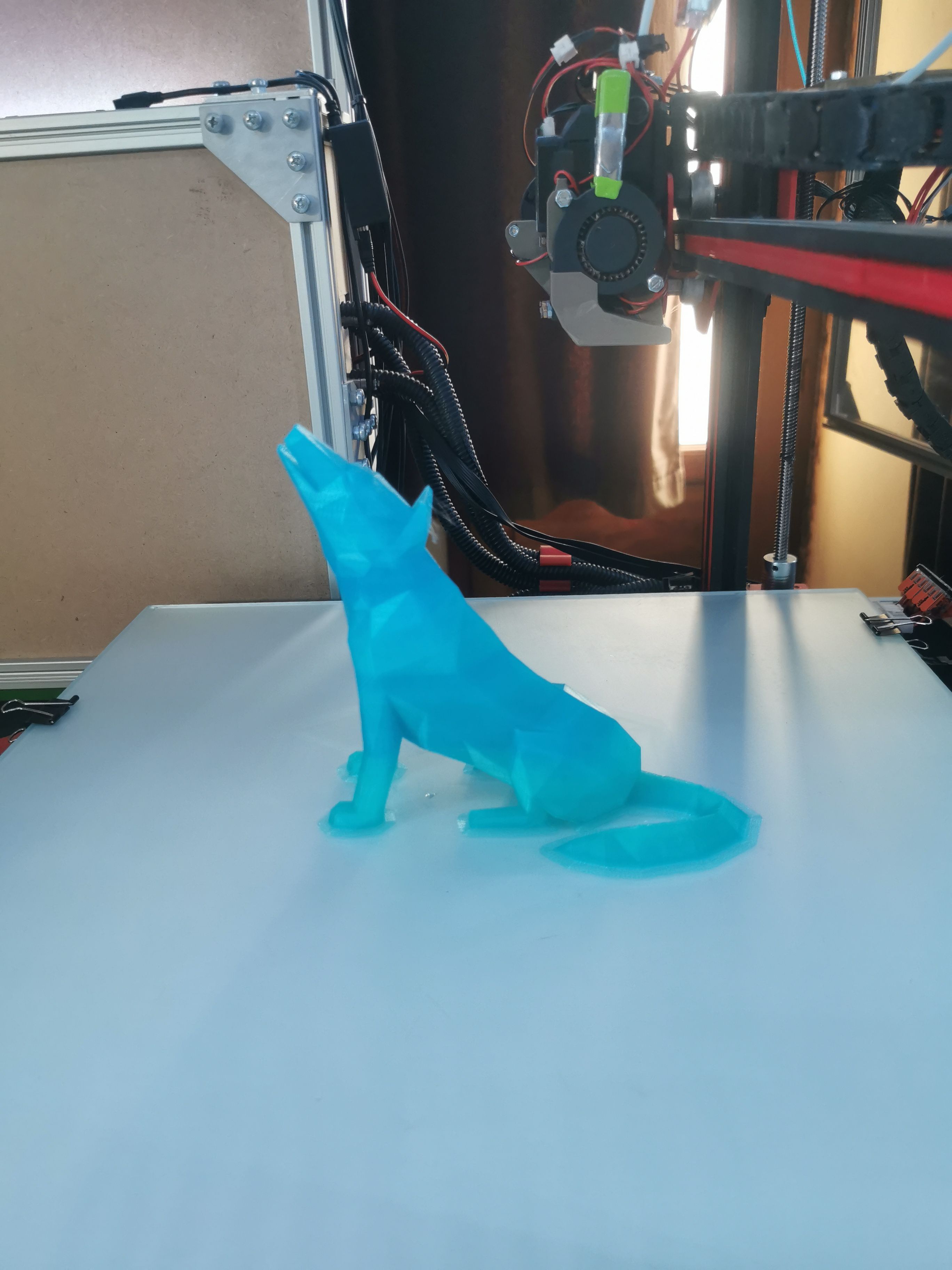 Fichier OBJ Loup Hurlant Low Poly / Low Poly Howling Wolf・Plan pour imprimante 3D à télécharger ...