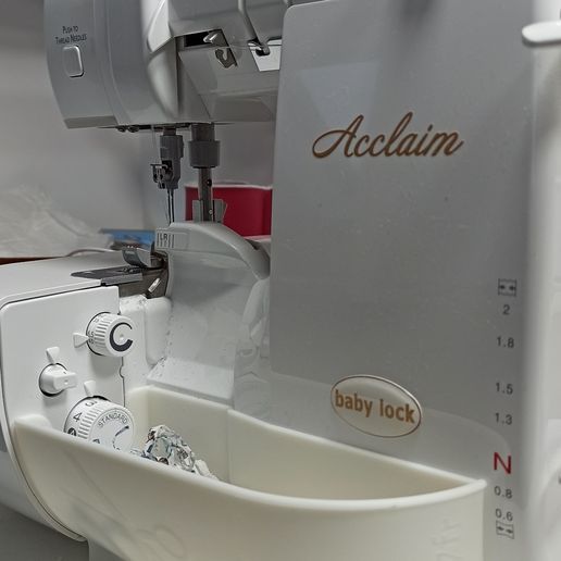 👶 Acclaim Baby Lock overlock feeder・ 3MF File for 3D printing・Cults