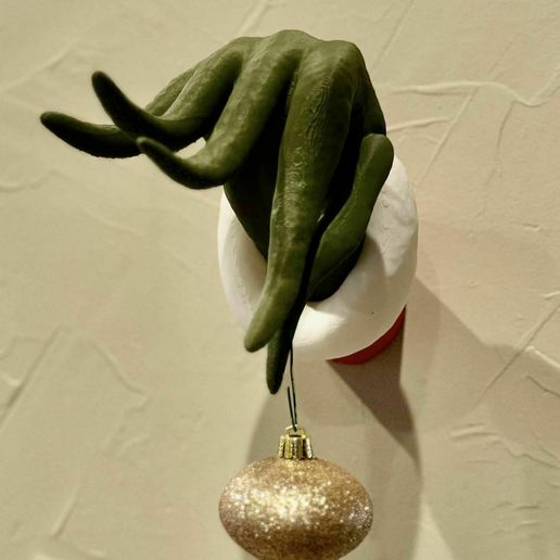 3D printing The Grinch Hand Wall Mount • made with Bambu X1C・Cults