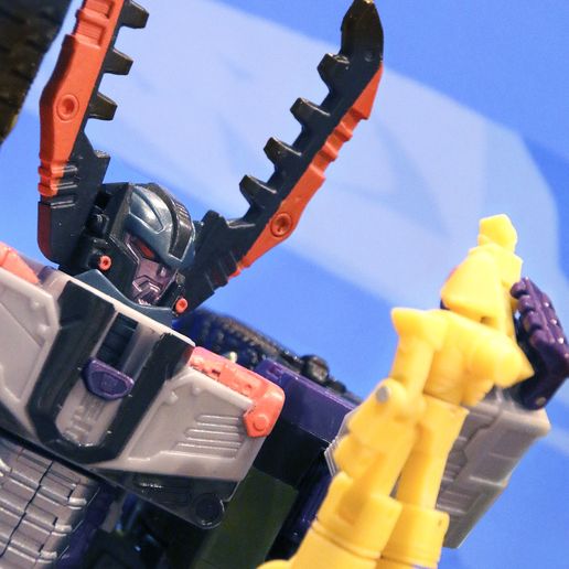 🤖 Transformers Scrounge figure with 'Pretender' Shell・Free STL File for ...