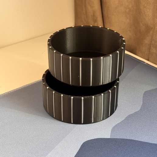 STL file Stackable tray with filament insert (round) 🪢 ・3D print model ...