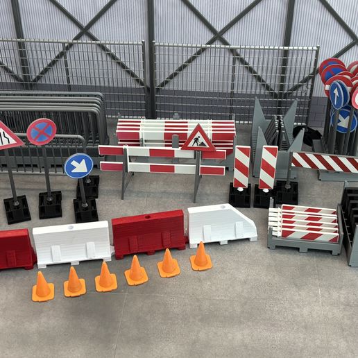 🚧 Road Construction Sign & Barrier Set 1/14・ STL File for 3D printing・Cults