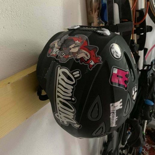STL file Sport Helmet Wall Mount 🪖 ・3D printable model to download・Cults