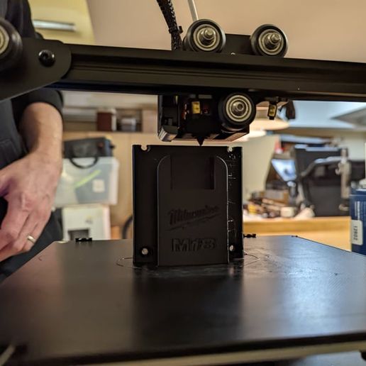 🔧 M18 Milwaukee Tool Holder・ STL File for ・Cults