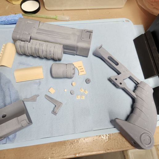 3D printed Fallout Laser Pistol Cosplay Prop - Accurate and Easy • made ...