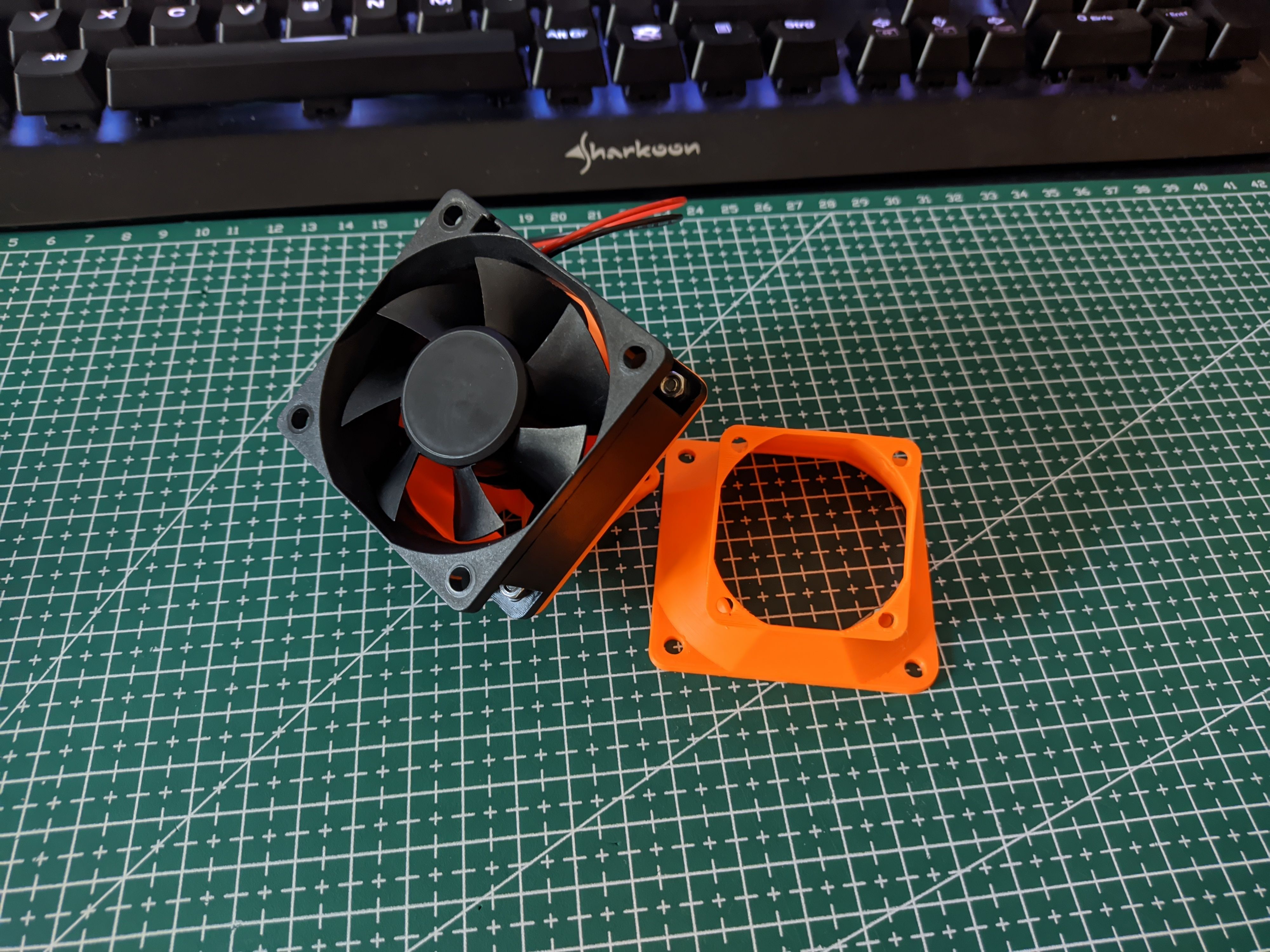 Free STL file 60mm to 40mm Fan Adapter・Model to download and 3D print・Cults