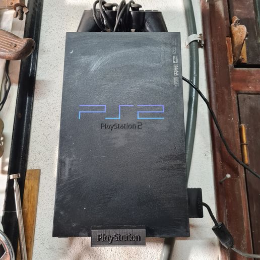🕹️ PS2 FAT WALL HOLDER・ STL File for 3D printing・Cults
