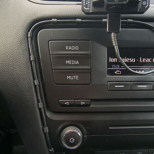 🚗 Car Cable guide on Dasboard・Free STL File for 3D printing・Cults