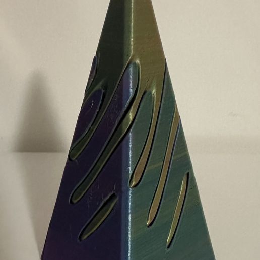 👌 Helix Fidget Pyramid・ STL File for 3D printing・Cults