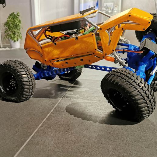 STL file RC Rock Crawler 🪨 ・Model to download and 3D print・Cults