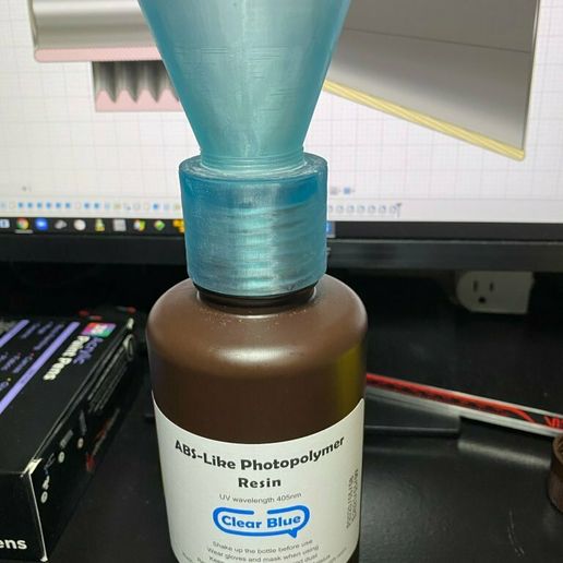 🍾 Screw on Bottle Resin Funnel with Filter・Free STL File for ・Cults