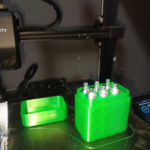 STL file CO2 HOLDER WITH LID ⚽ ・3D printer model to download・Cults