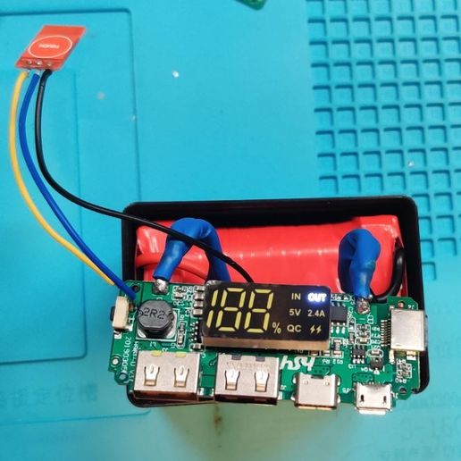Free 3D file USB Power bank based on MakerHawk 18650-Board case (H961-U ...
